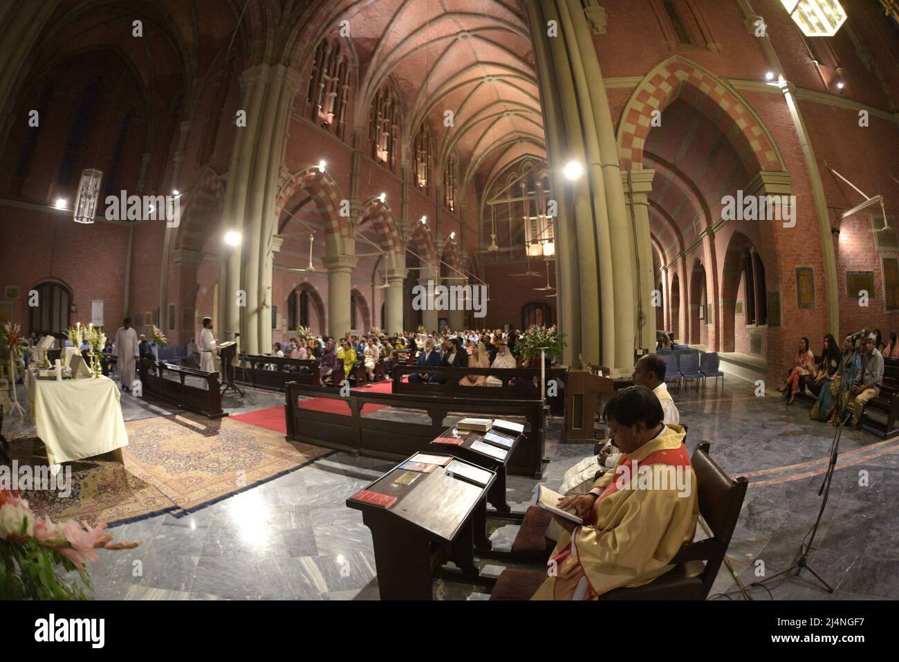 Lahore, Pakistan. 16th Apr, 2022. Pakistani large number of catholic ...