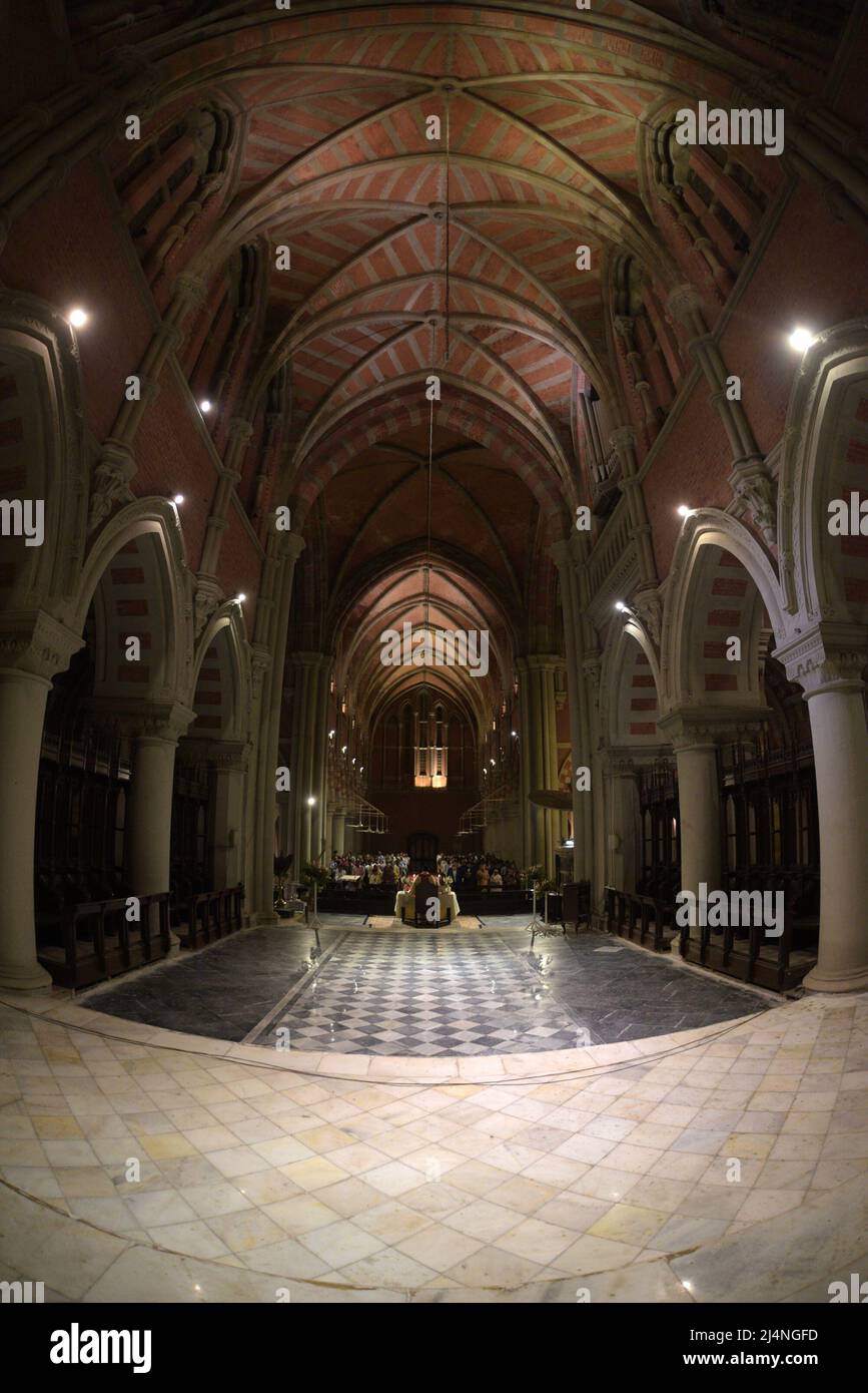 Lahore, Pakistan. 16th Apr, 2022. Pakistani large number of catholic ...