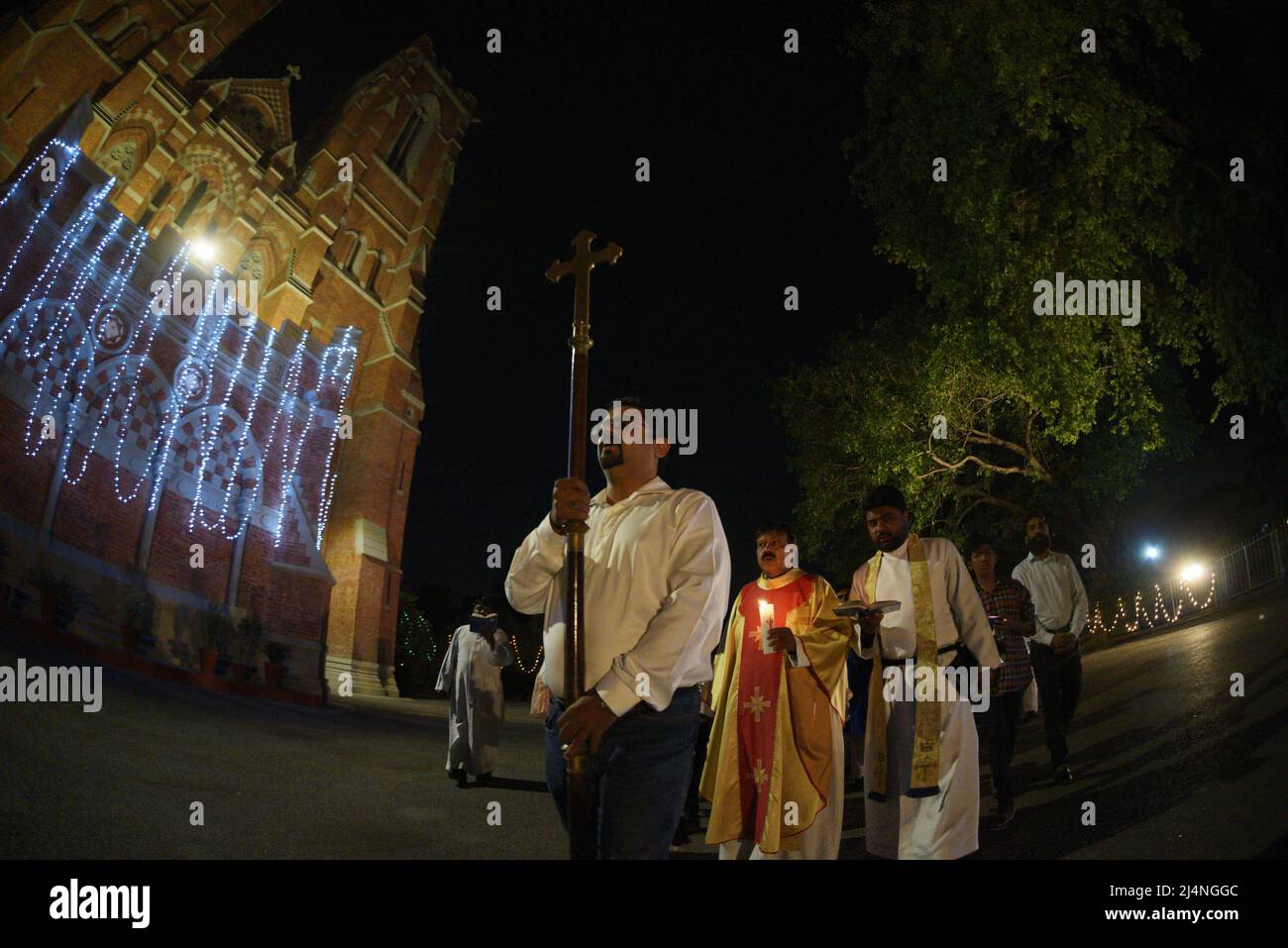 Lahore, Pakistan. 16th Apr, 2022. Pakistani large number of catholic ...