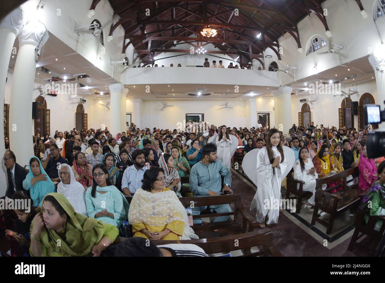 Lahore, Pakistan. 16th Apr, 2022. Pakistani large number of Catholic ...