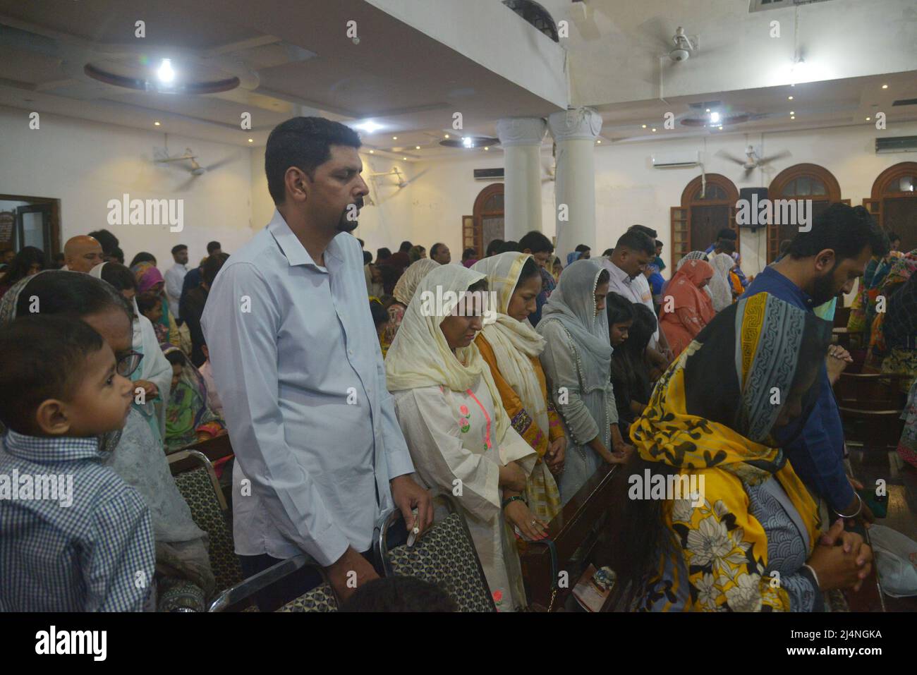 Lahore, Pakistan. 17th Apr, 2022. Pakistani large number of Catholic ...