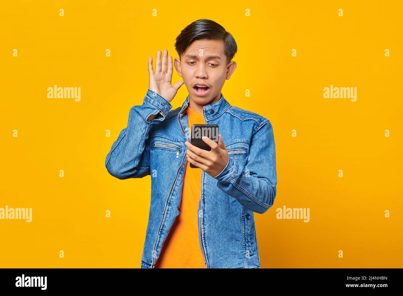 Portrait of surprised man seeing incoming message on smartphone Stock ...