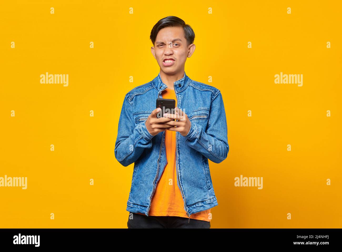Man angry holding camera hi-res stock photography and images - Alamy