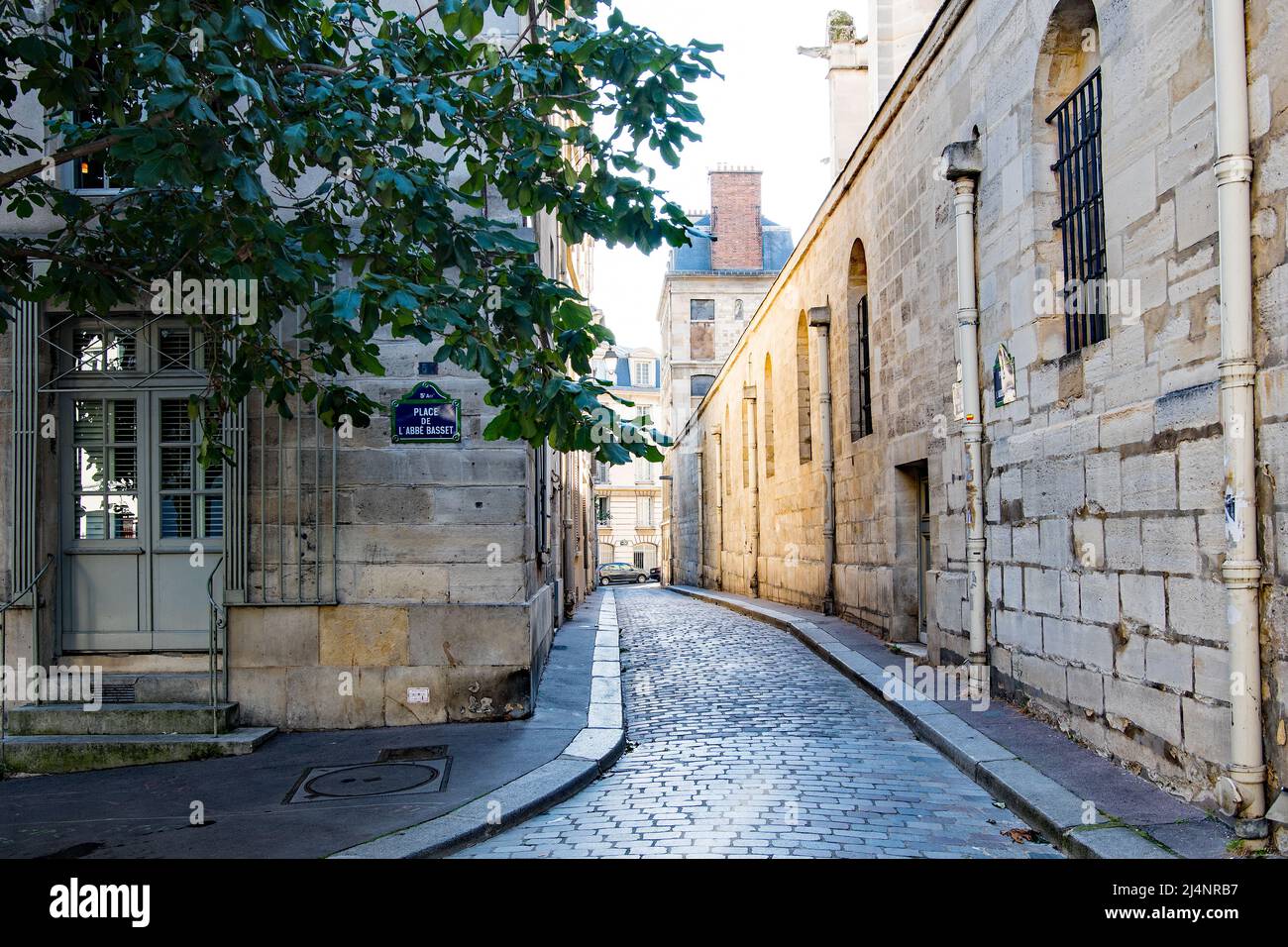 Typical alley in Paris Stock Photo - Alamy