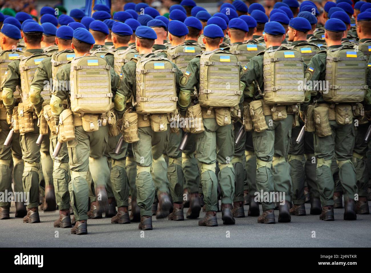 A column of infantry of the Ukrainian army on the city street ...