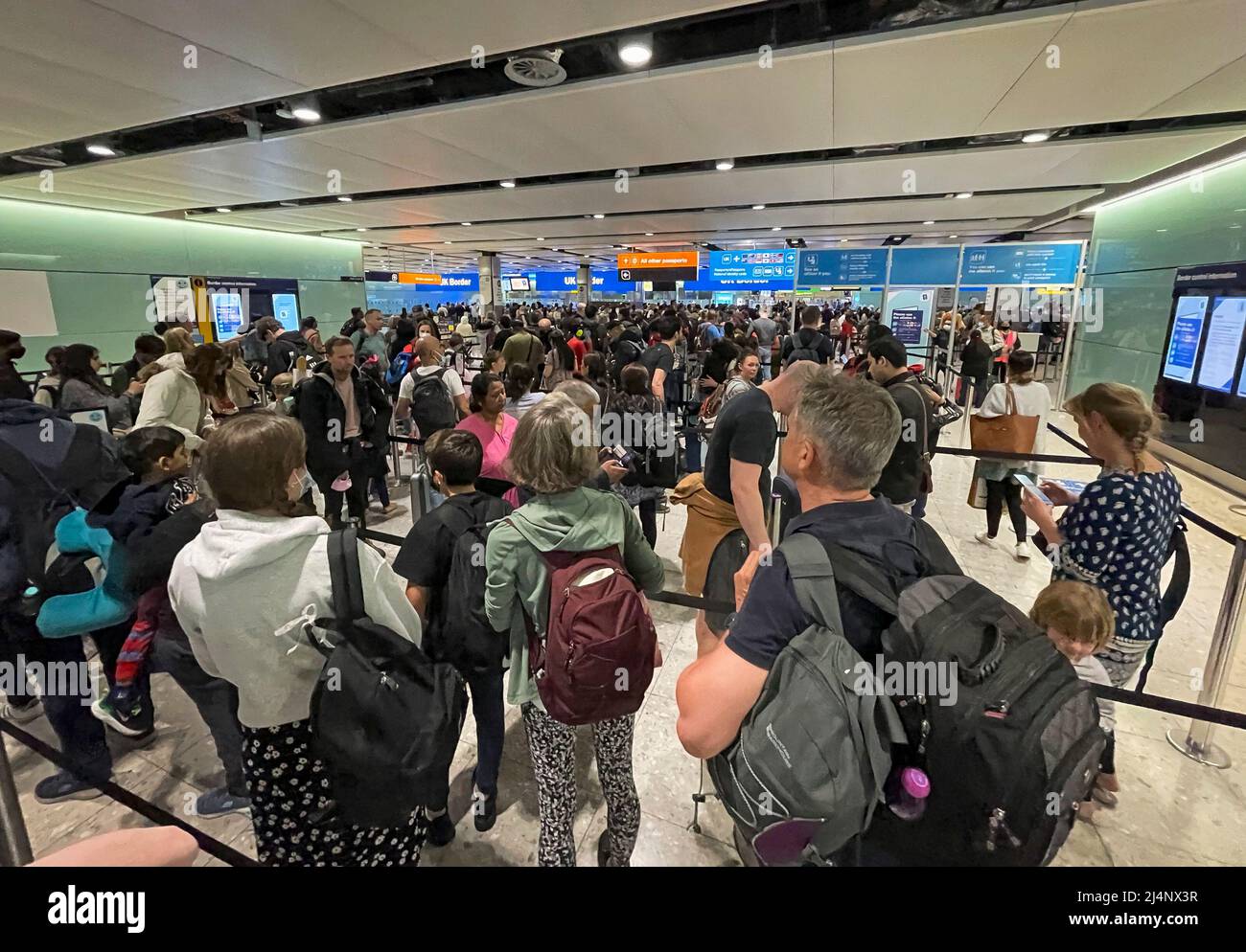 Heathrow airport queues 2022 hi-res stock photography and images - Alamy