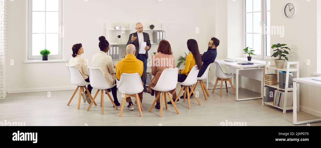 Mentor training teamwork business hi-res stock photography and images ...