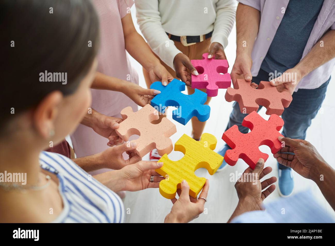 Business people connecting puzzle pieces hi-res stock photography and ...
