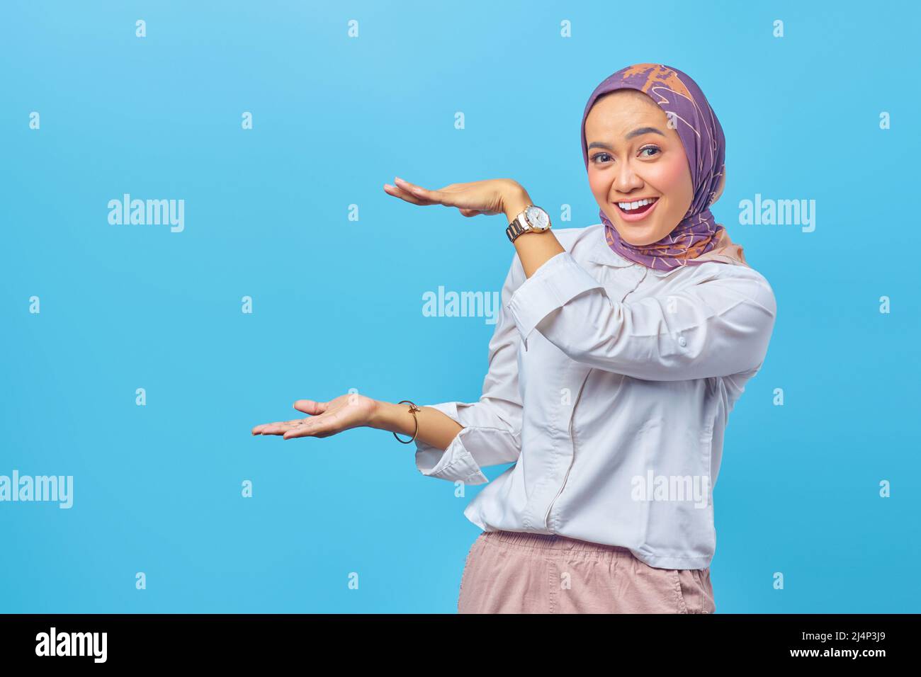 Portrait of woman Asian shows size of something big, surprised by huge ...