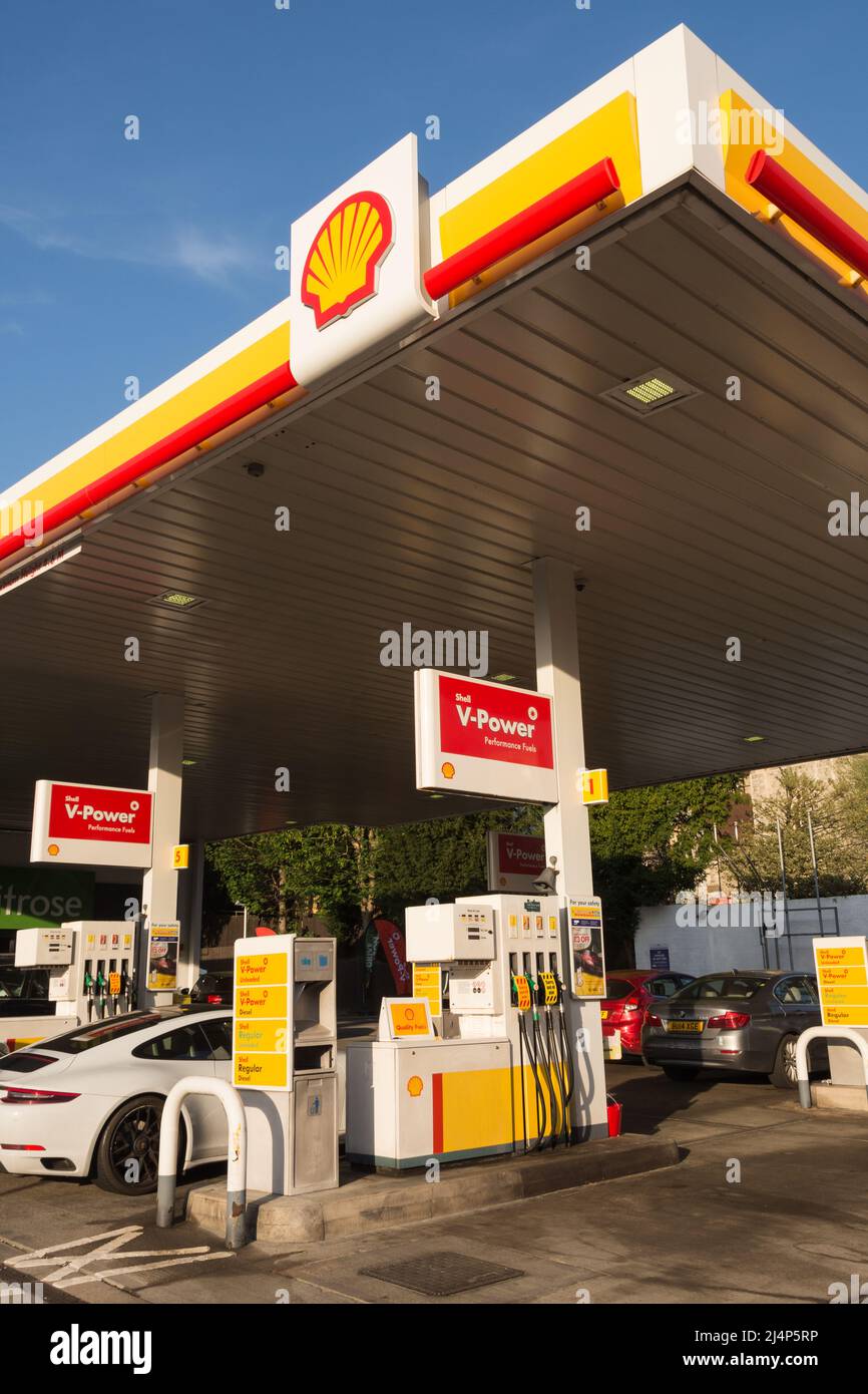 A colourful Shell garage forecourt in Roehampton, London, England, UK ...