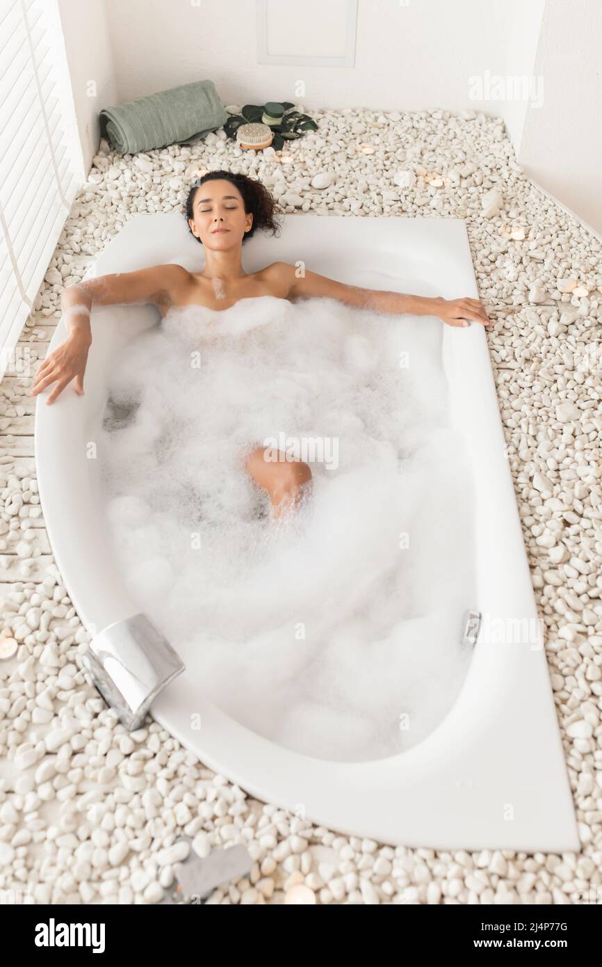 Woman bubble bath eyes closed hi-res stock photography and images - Alamy