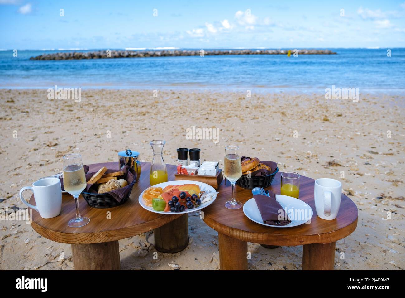 Breakfast on the beach hi-res stock photography and images - Alamy