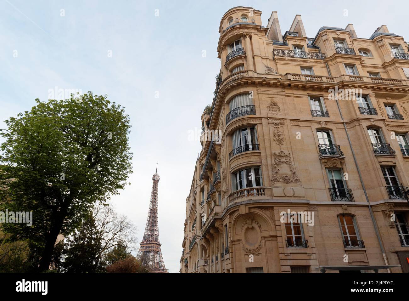 Eiffel tower typical parisian building hi-res stock photography and ...