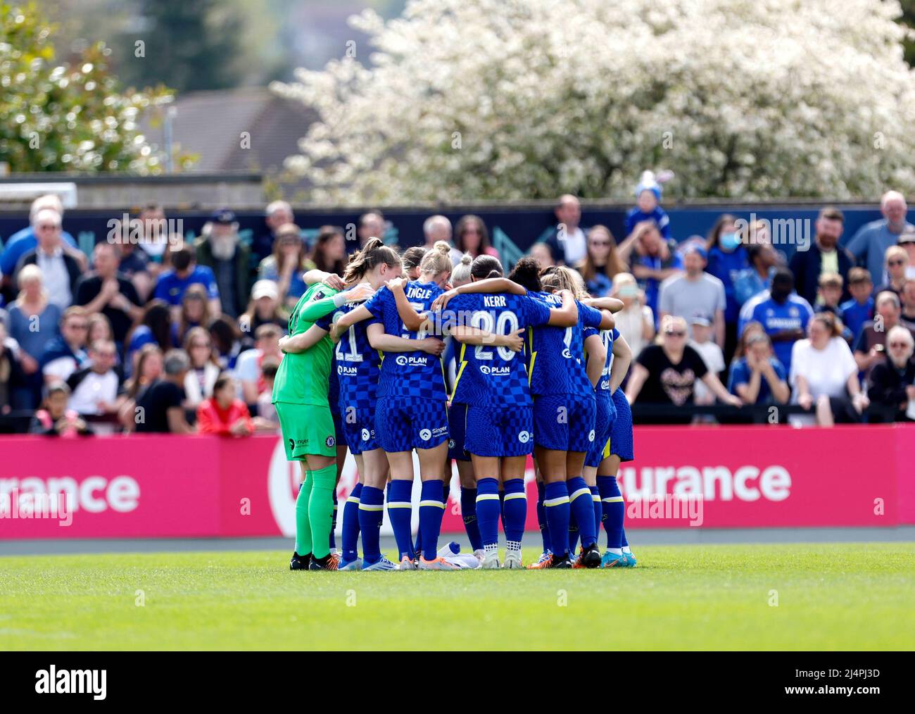 Chelsea women players huddle hi-res stock photography and images - Alamy