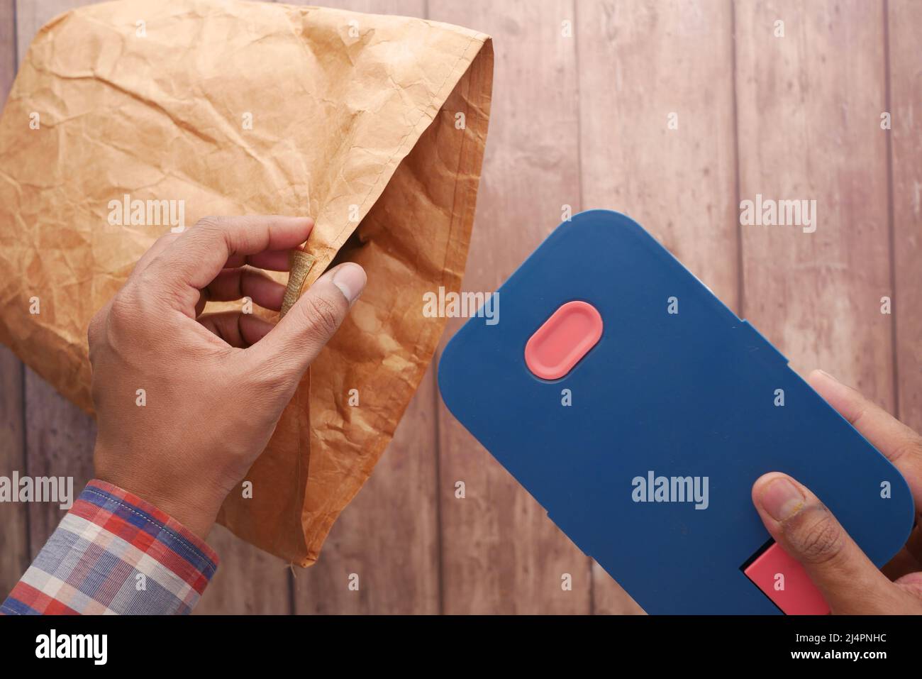 Lunch box in paper packet hi-res stock photography and images - Alamy