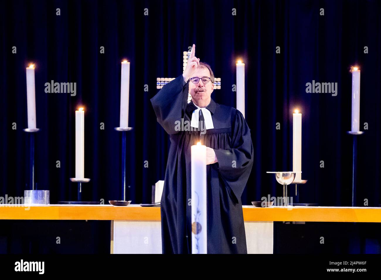 Communion service hi-res stock photography and images - Alamy