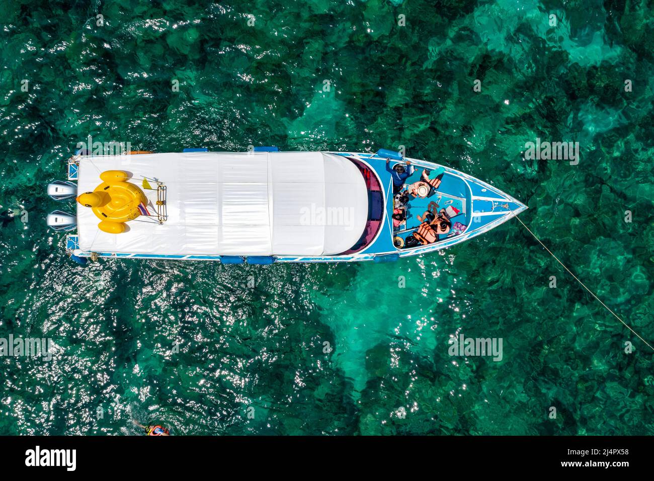 Topview of Boat Travel Snorkelling Trip is waiting for Tourists Swim ...