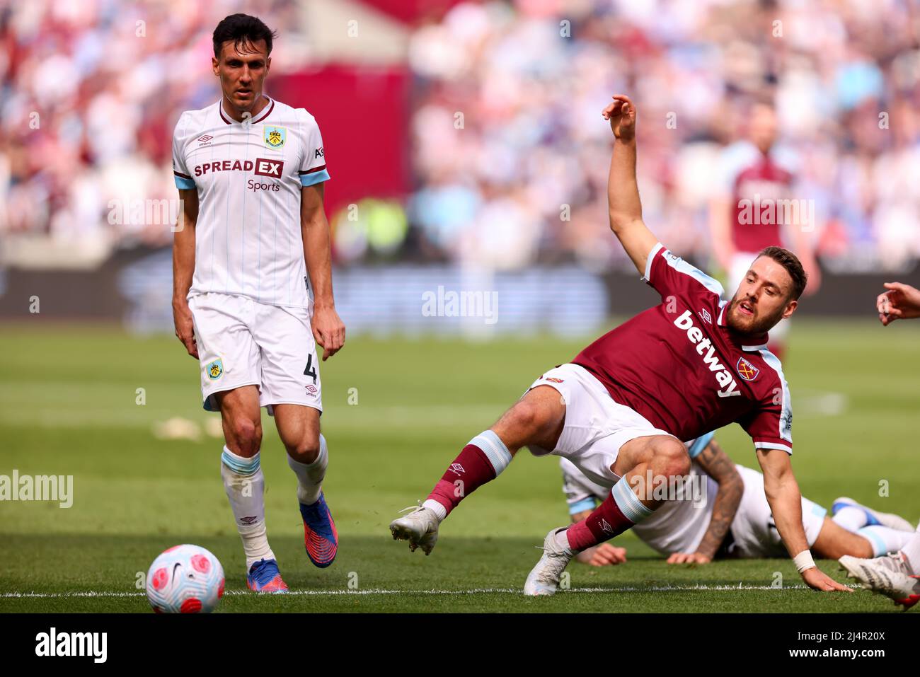 London Stadium, London, UK. 17th Apr, 2022. Premier League football ...