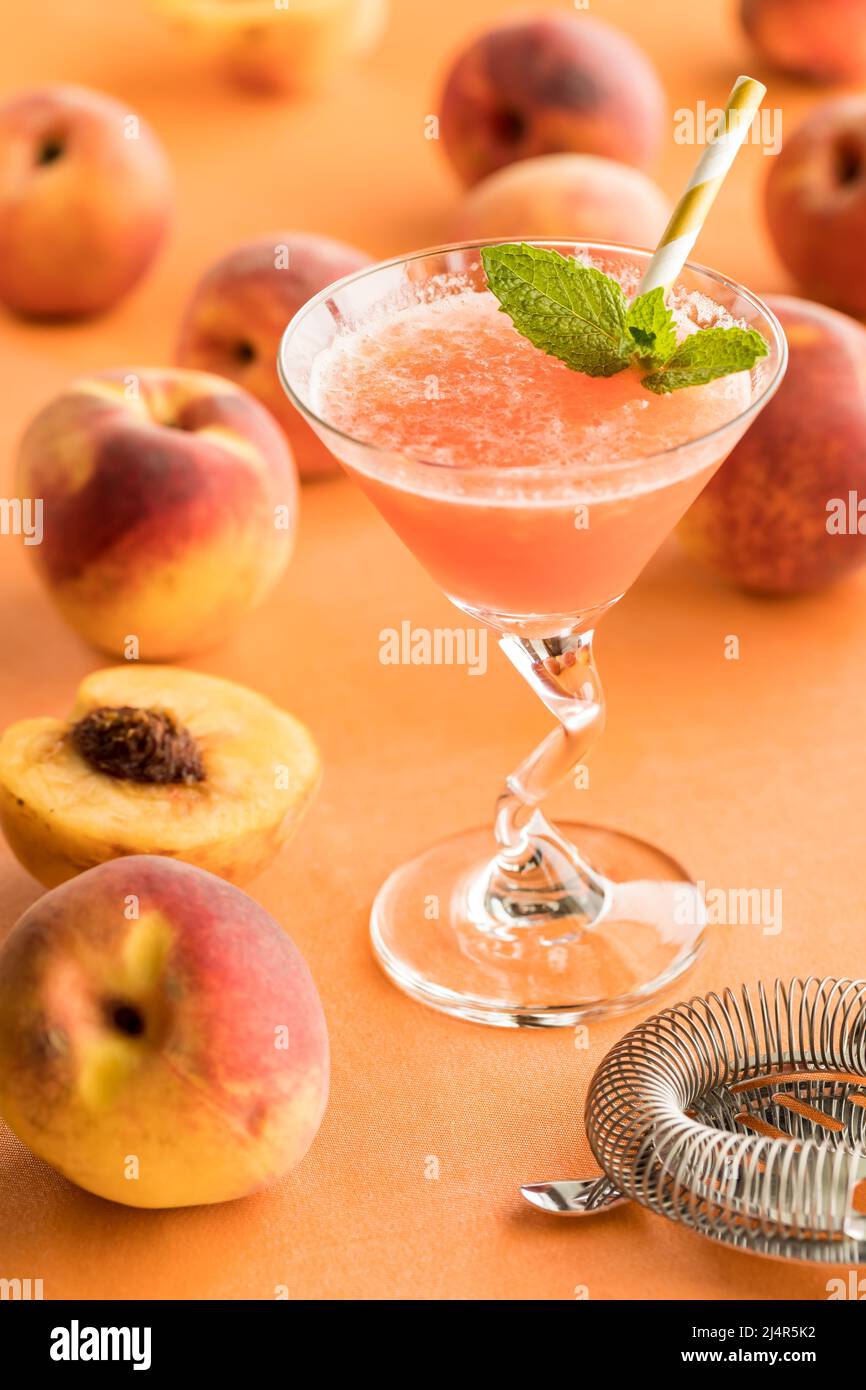 Peach bellini hi-res stock photography and images - Alamy
