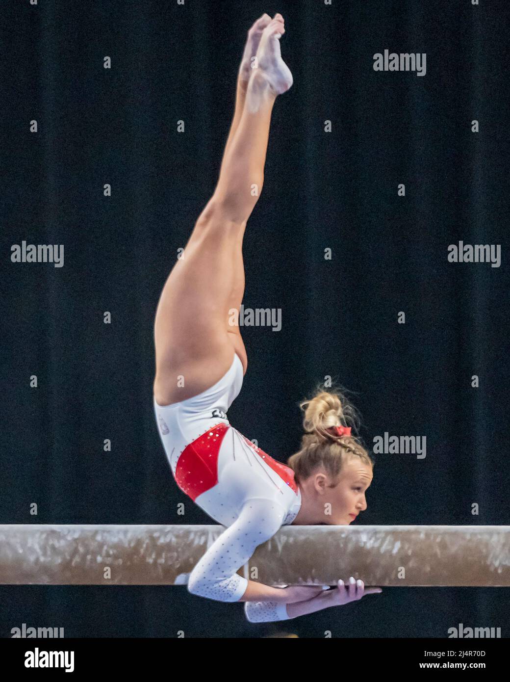 The University Of Utahs Abby Paulson Scores 9 90 On The Balance Beam