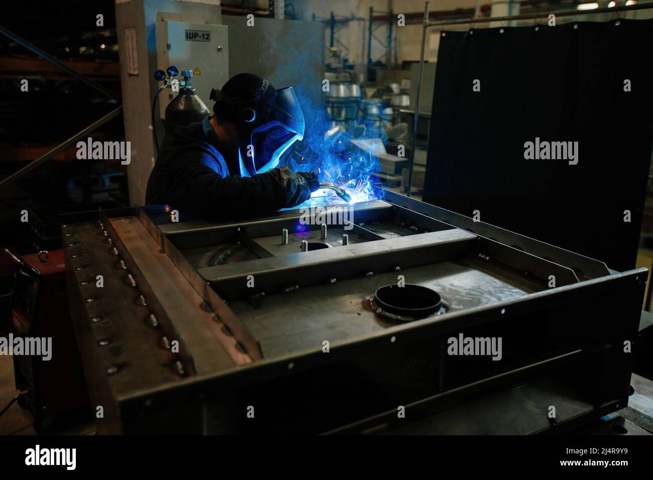 Welder in protective mask hi-res stock photography and images - Alamy