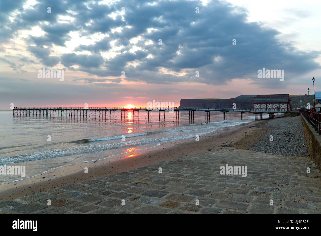 Yorkshire dales lake sunrise hi-res stock photography and images - Alamy