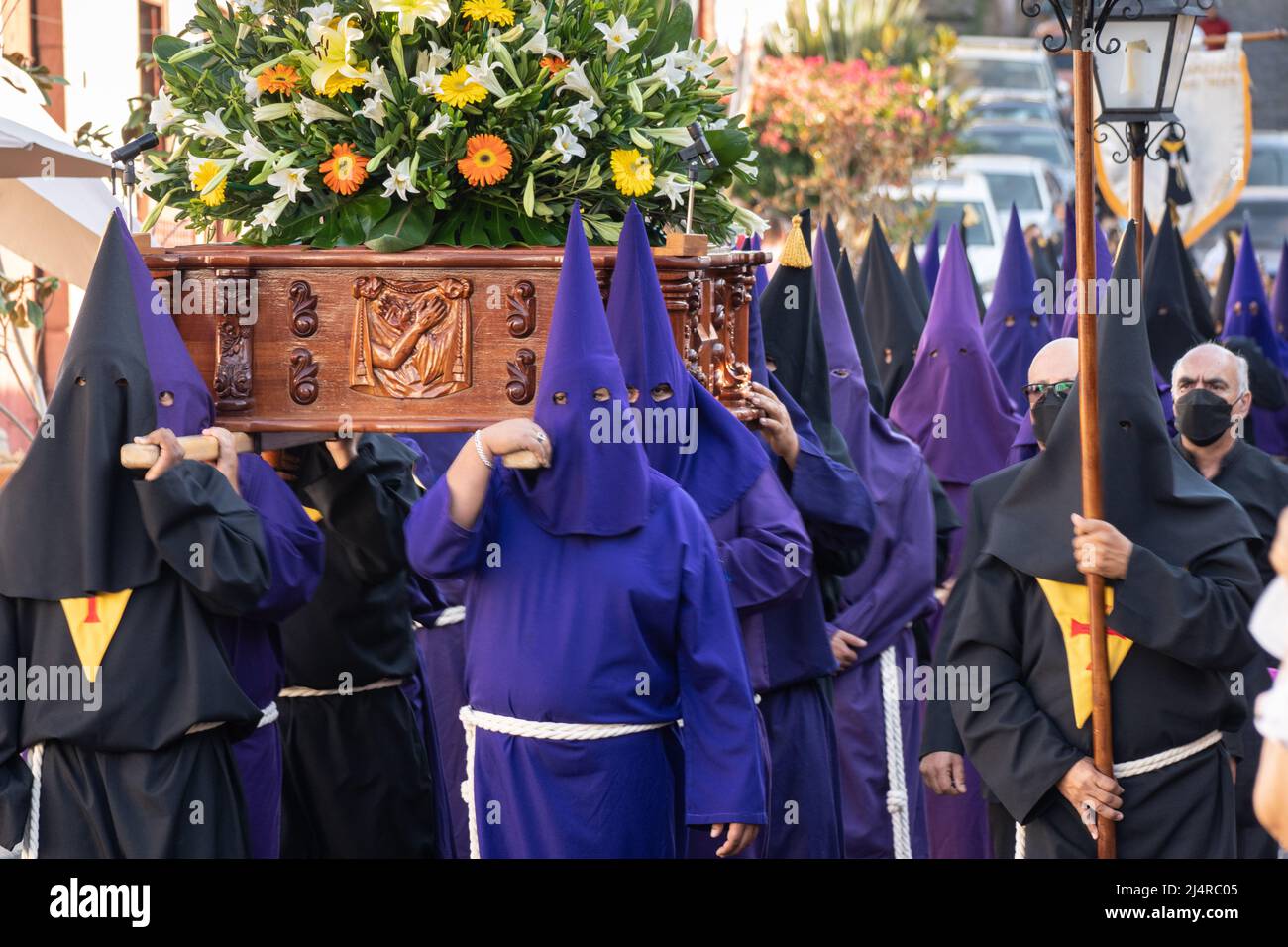 Patzcuaro, Mexico. 16th Apr, 2022. Roman Catholic hooded penitents ...