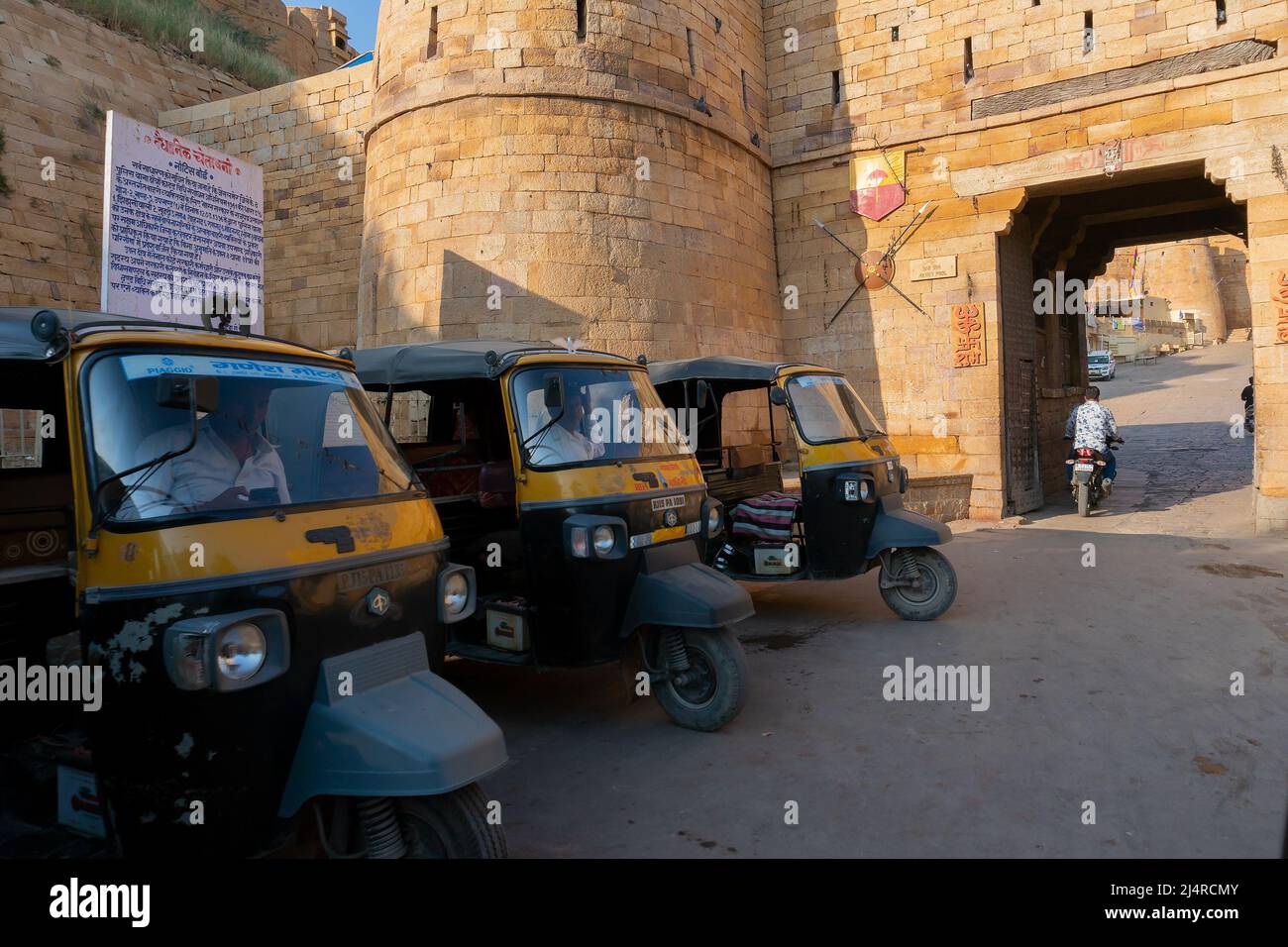 Auto stand hi-res stock photography and images - Alamy