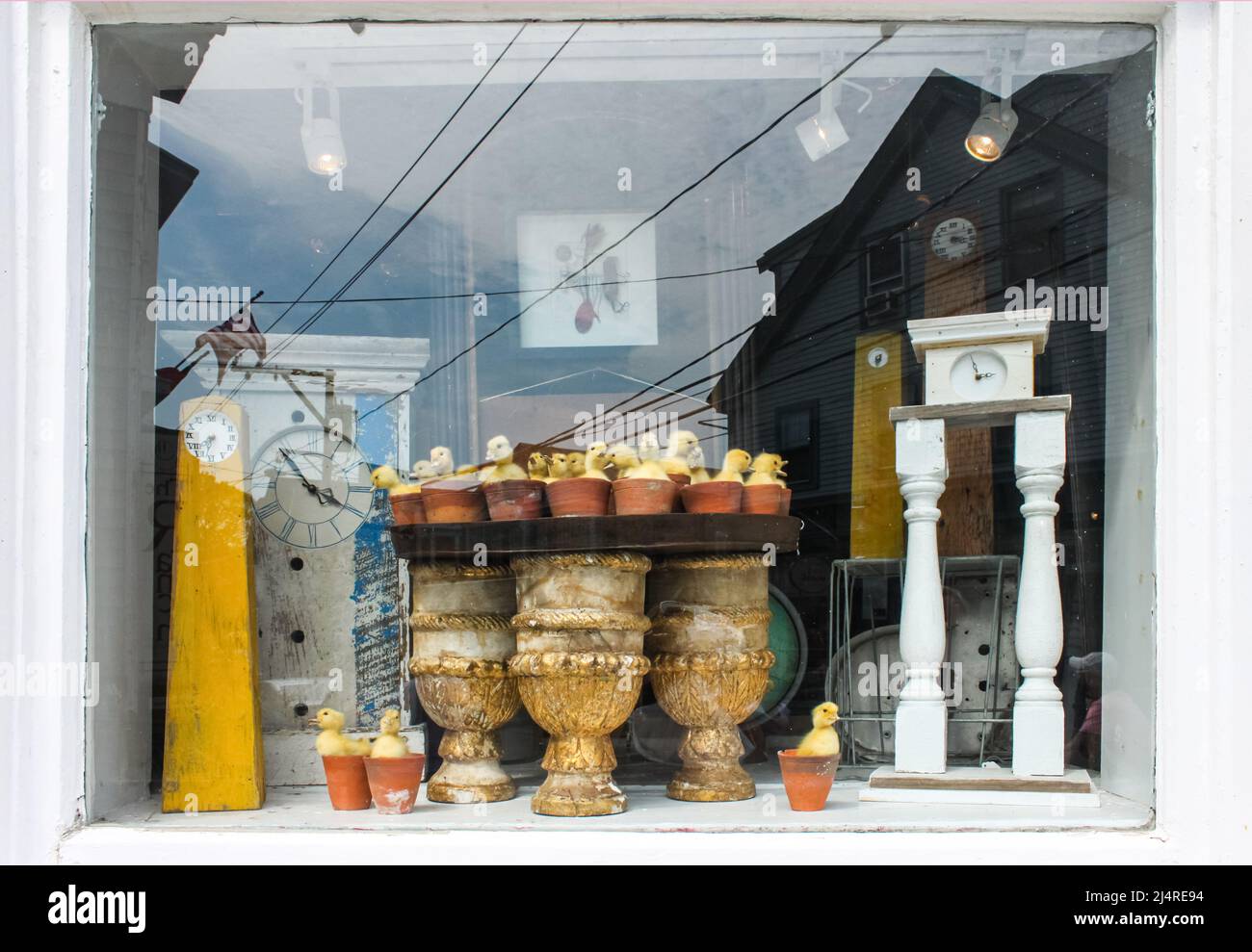 Antique clocks hi-res stock photography and images - Alamy