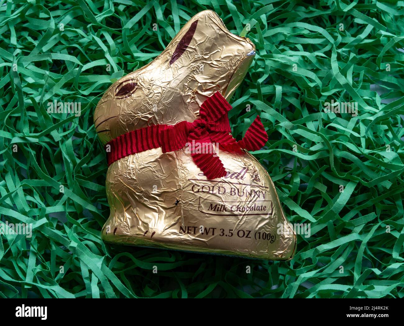Lindt Chocolate Bunny High Resolution Stock Photography and Images - Alamy