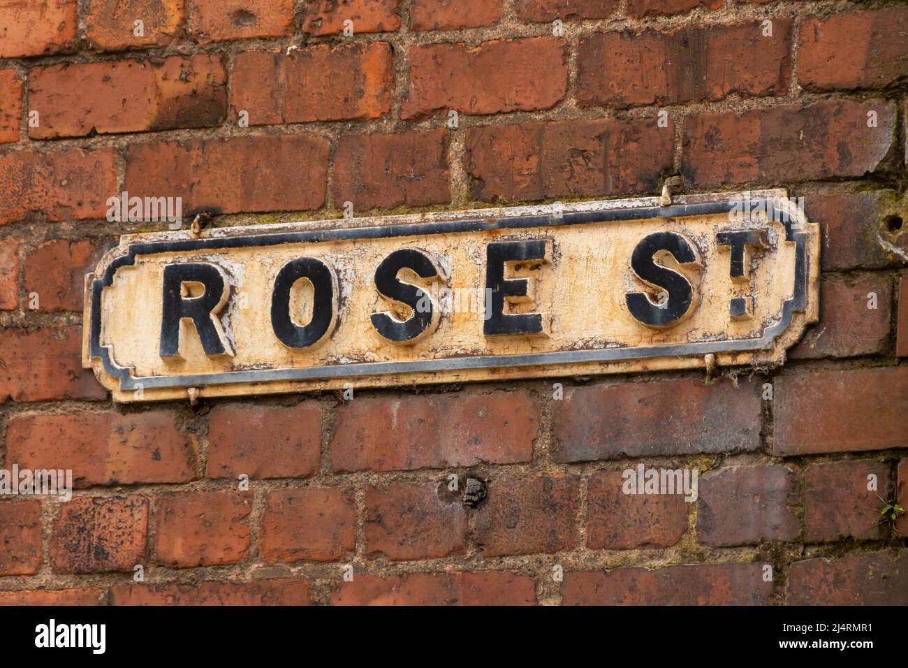 Street sign wall brickwork name hi-res stock photography and images - Alamy