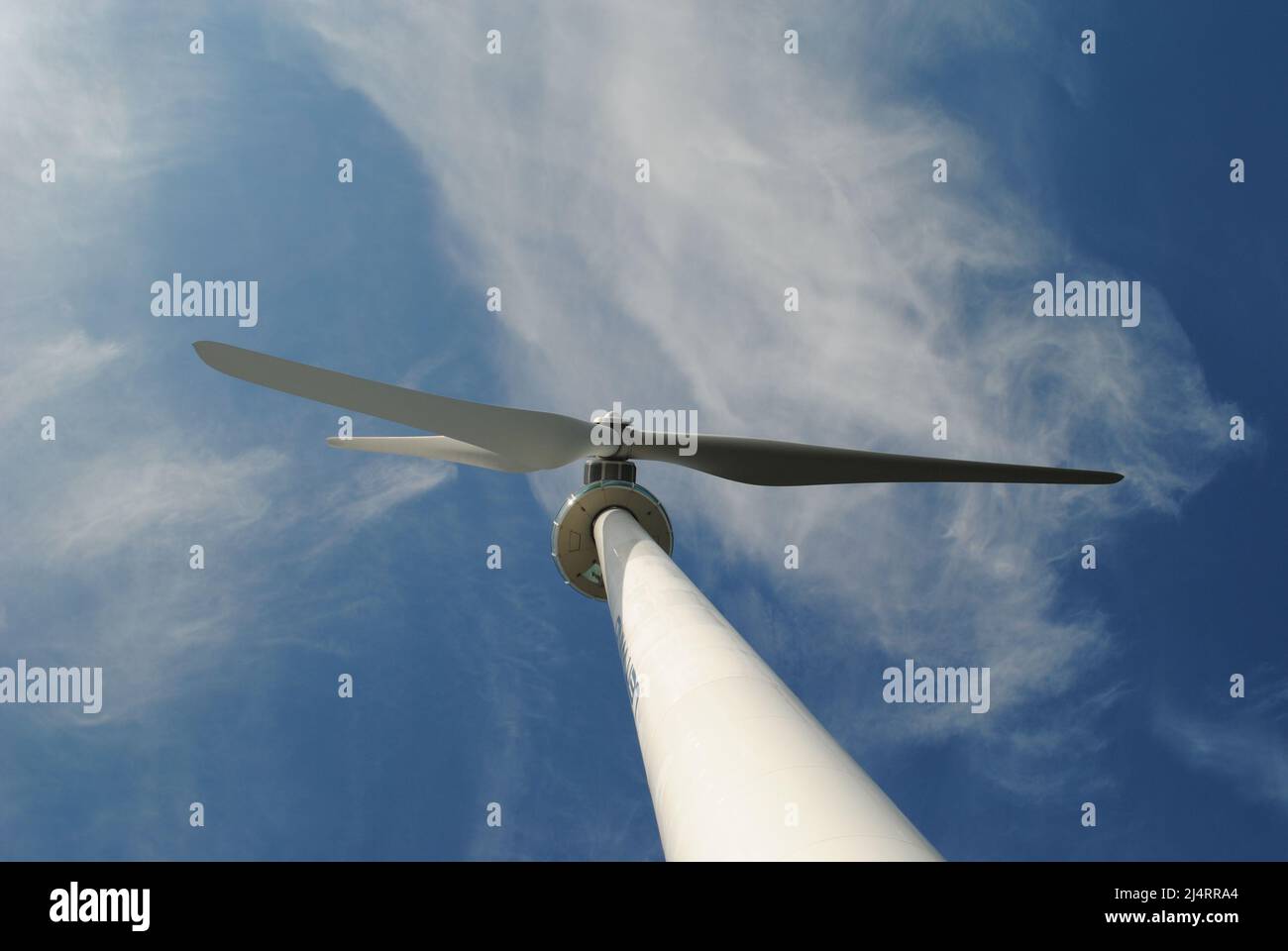 Spinning wind turbine blades hi-res stock photography and images - Alamy