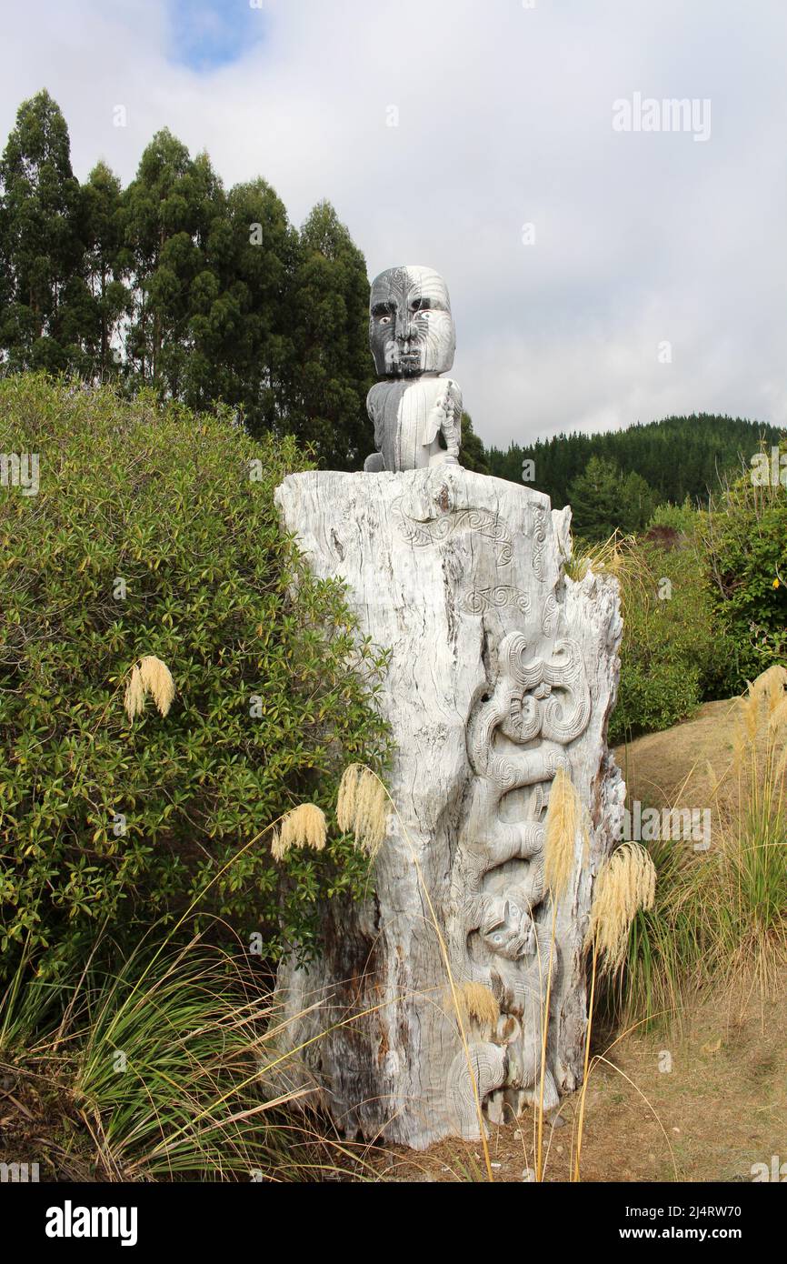 Old Maori wooden figure at the Wairakei Terraces, New Zealand Stock ...
