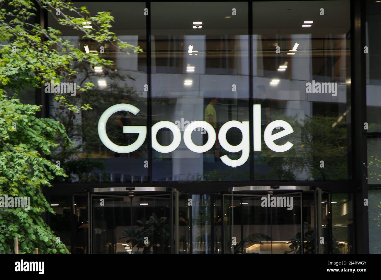 Google kings cross hi-res stock photography and images - Alamy