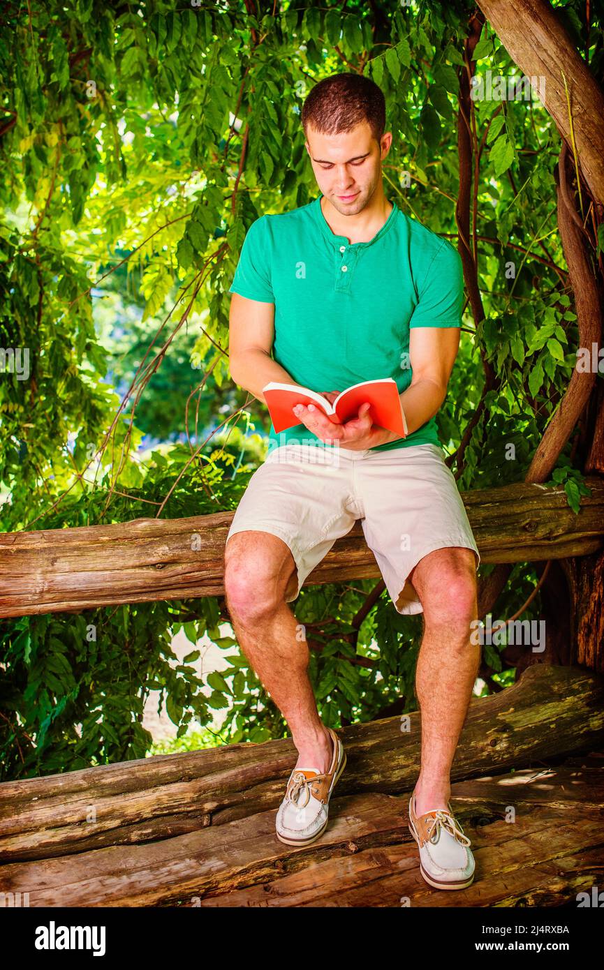 Reading outside hi-res stock photography and images - Alamy