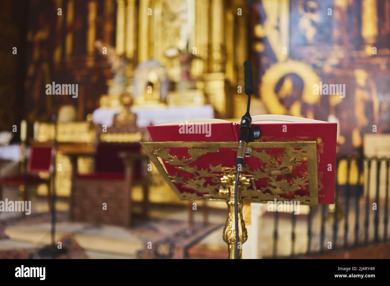 Church lectern hi-res stock photography and images - Alamy