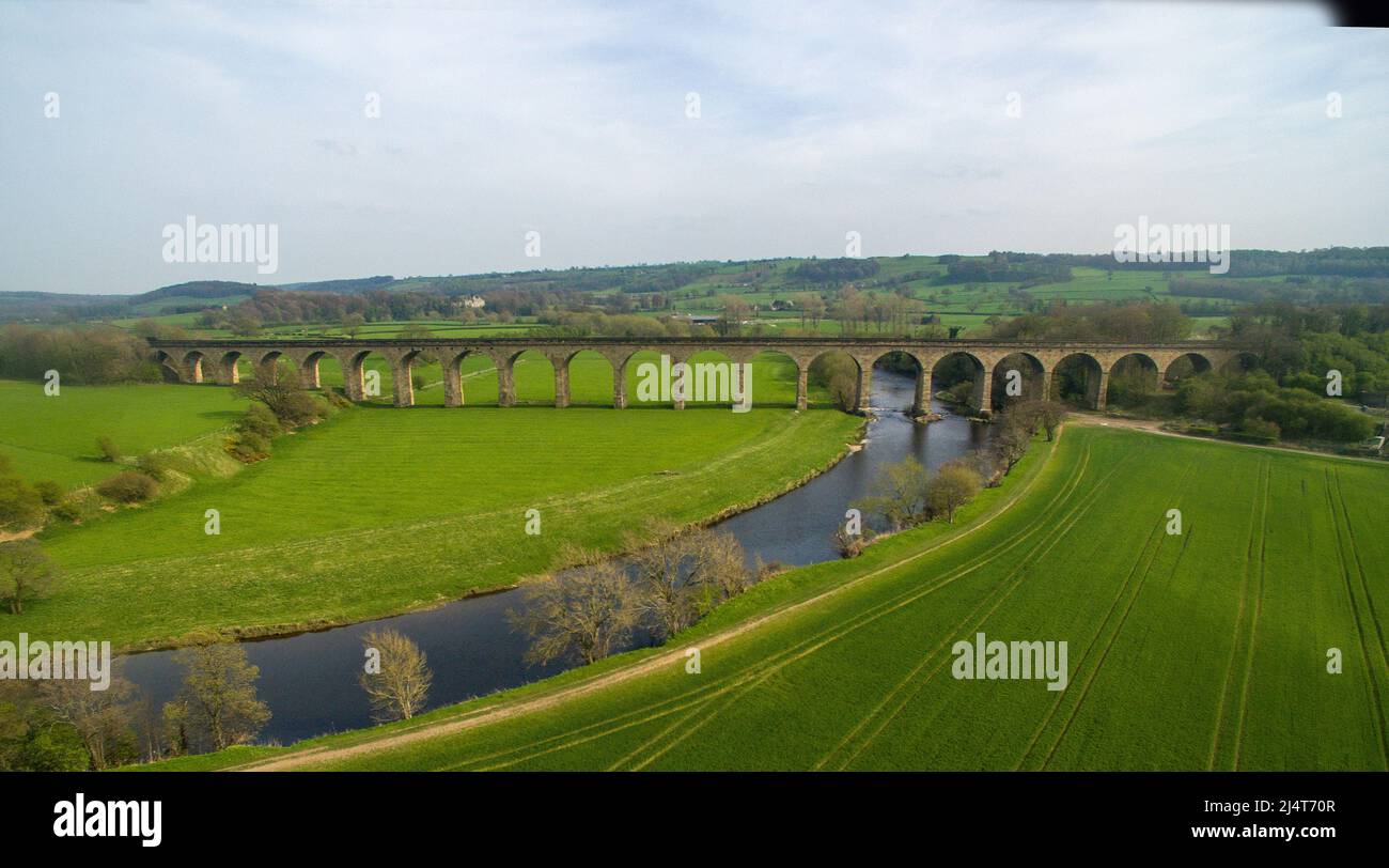 Wharfedale railway line viaduct hi-res stock photography and images - Alamy