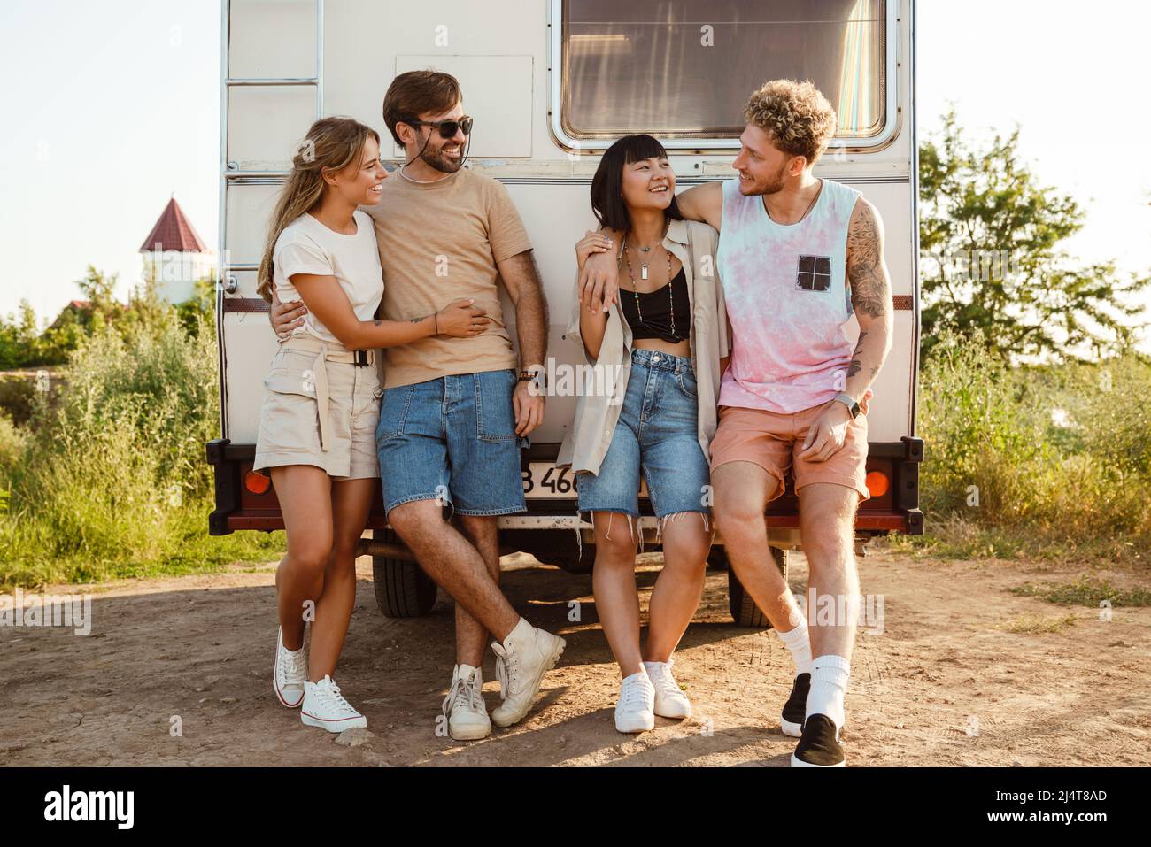 Couples talking hi-res stock photography and images - Alamy