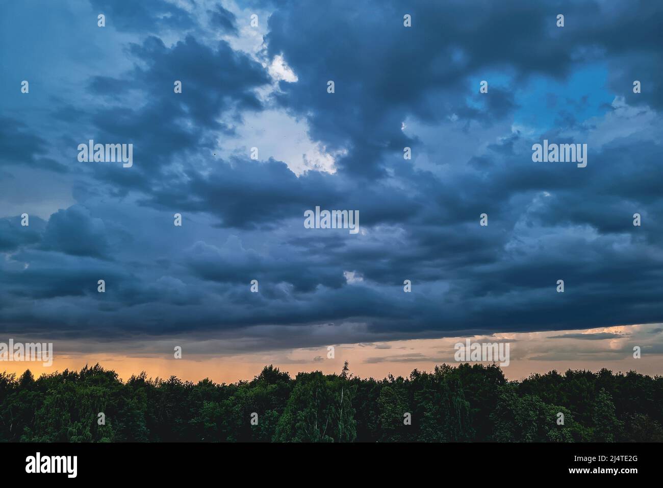 Dark climate hi-res stock photography and images - Alamy