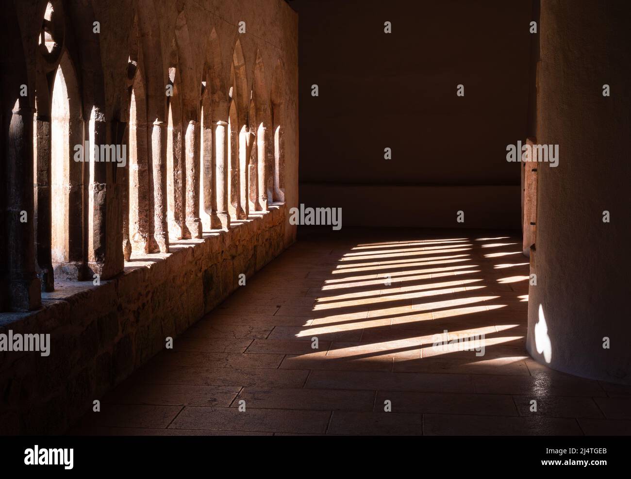 Dark corridor shadows hi-res stock photography and images - Alamy