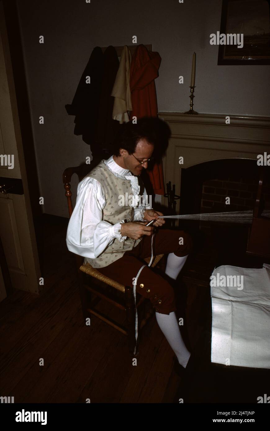 Williamsburg, VA. U.S.A. 9/1987. Colonial Williamsburg milliner, linen ...