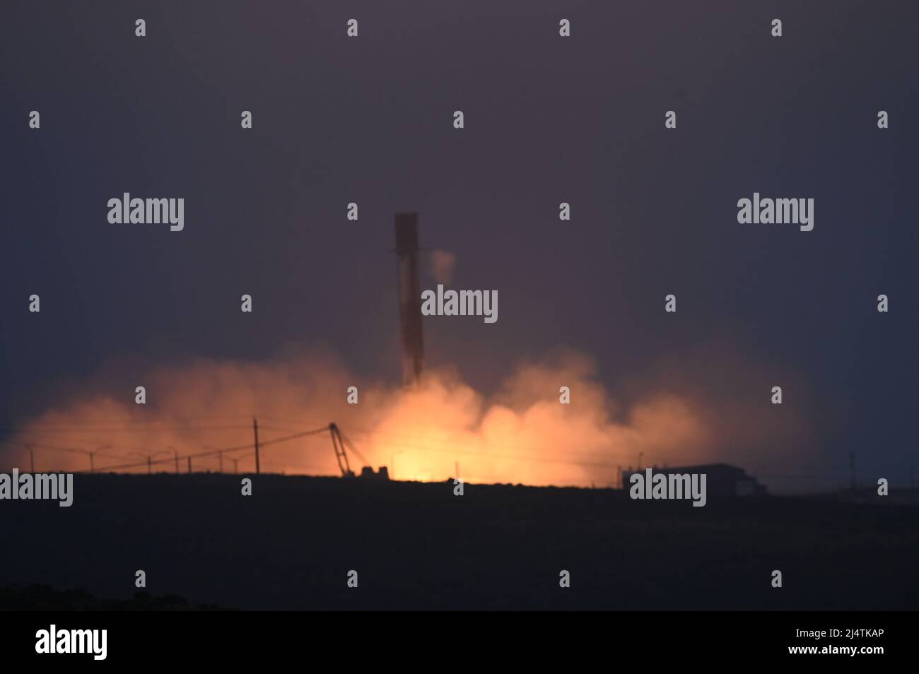 A SpaceX Falcon 9 rocket first stage makes its return landing to Space ...