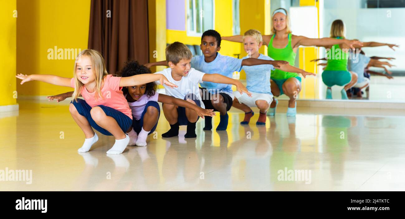 Dancing lesson children teaching hi-res stock photography and images ...