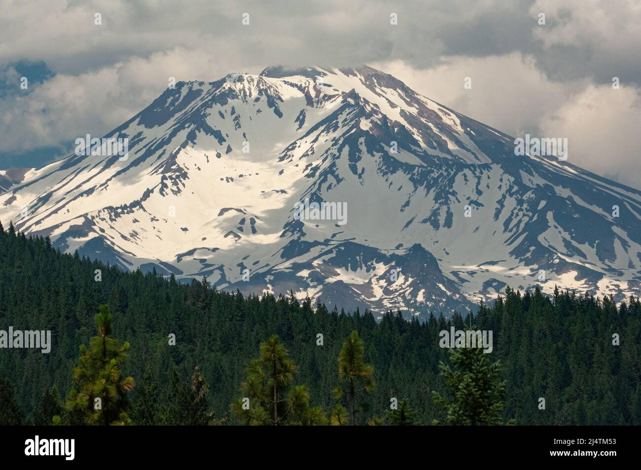 Mount shasta california summer snow hi-res stock photography and images ...