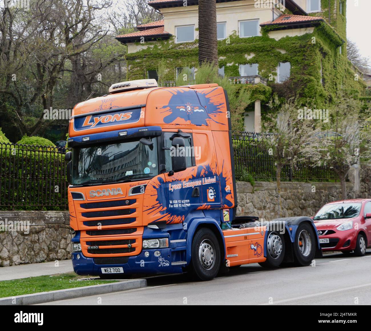 TR-00125 Scania R520 articulated lorry parked in street car parking ...