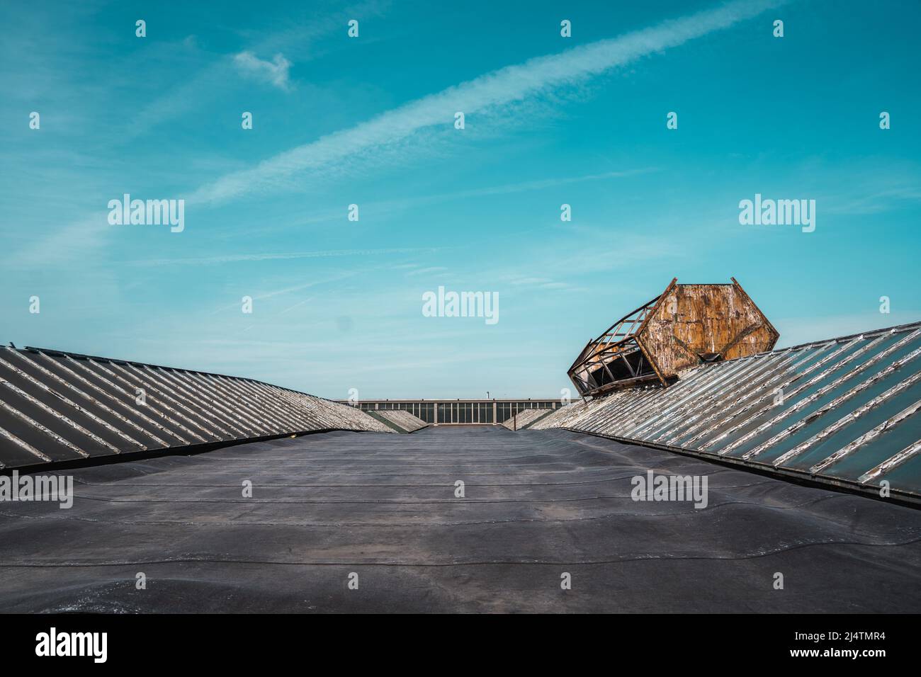 Rooftop of an abandoned warehouse Stock Photo - Alamy