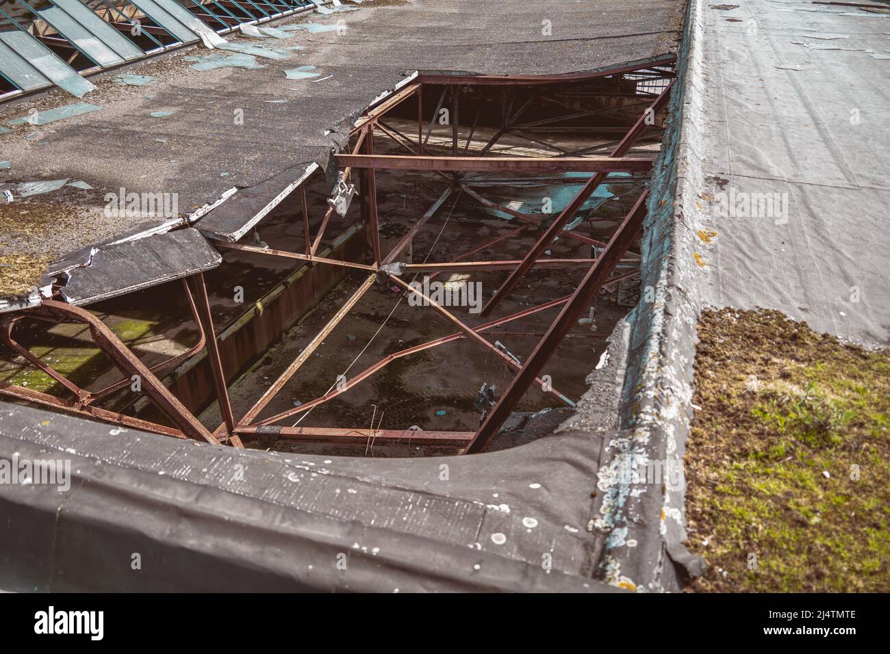 Destroyed rooftop of an abandoned warehouse Stock Photo - Alamy