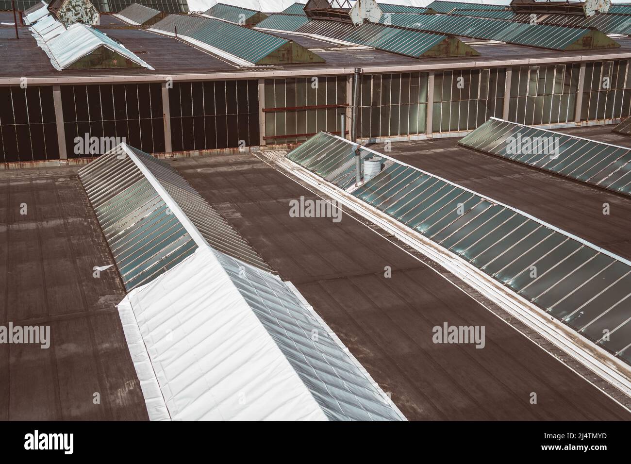 Rooftop of an abandoned warehouse Stock Photo - Alamy