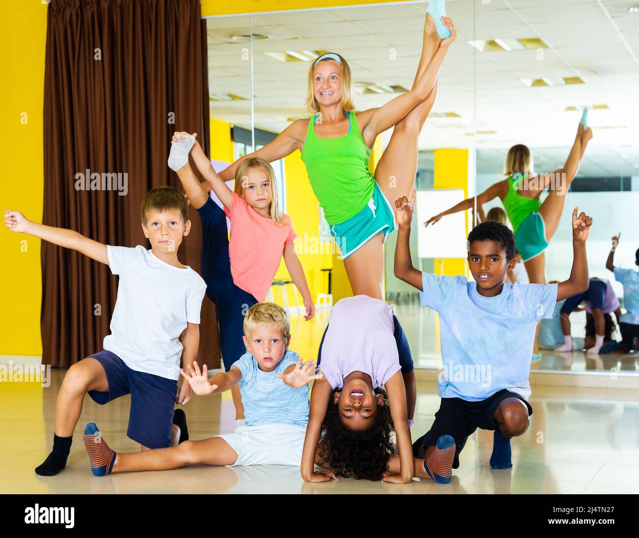 Group of children participating in dance class Stock Photo - Alamy