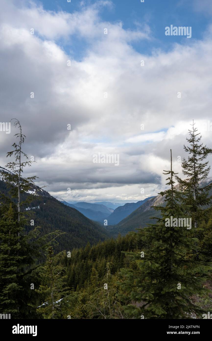 Cascade range north america hi-res stock photography and images - Alamy